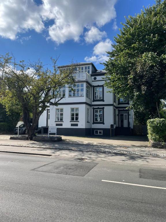 Luxury appartment in the embassy-area in Hellerup, Hellerup (precios ...