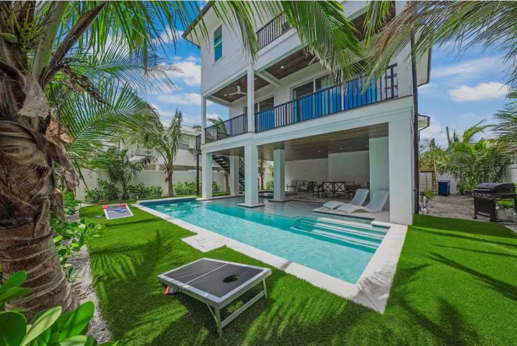 Brand-New Luxury Rental with Pool Spa Rooftop, Ilexhurst (prețuri ...