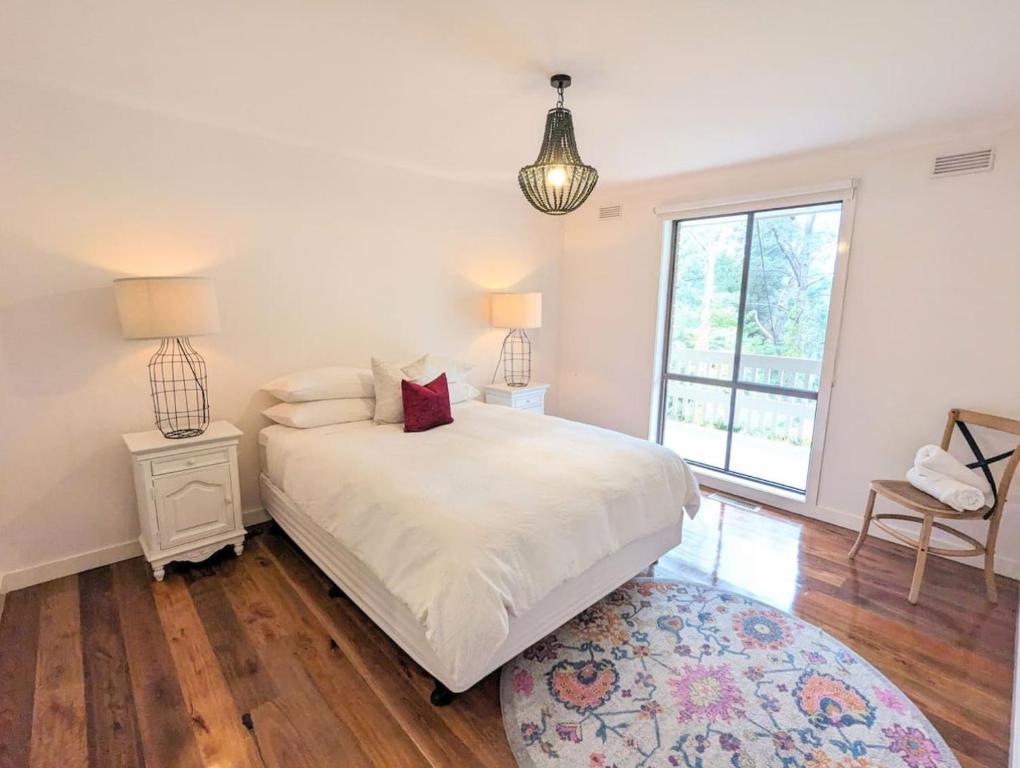 Hill top views, near wineries, sanctuary, main st, Healesville (prețuri ...
