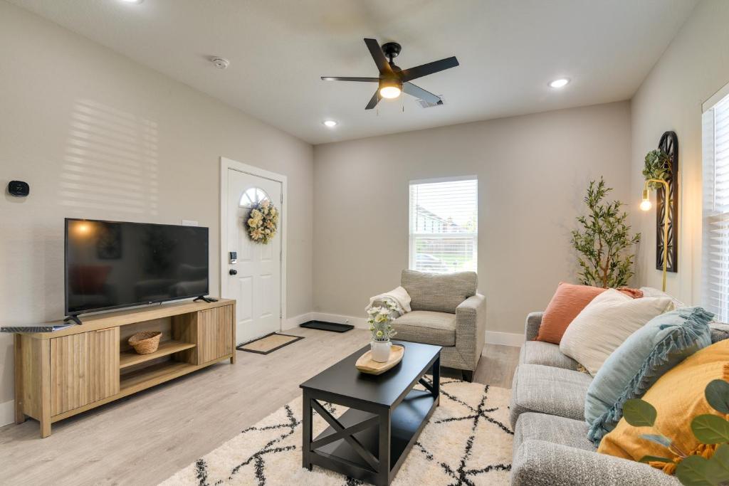 Patio and Fenced Yard Home Close to Dtwn Houston!, Houston (updated ...