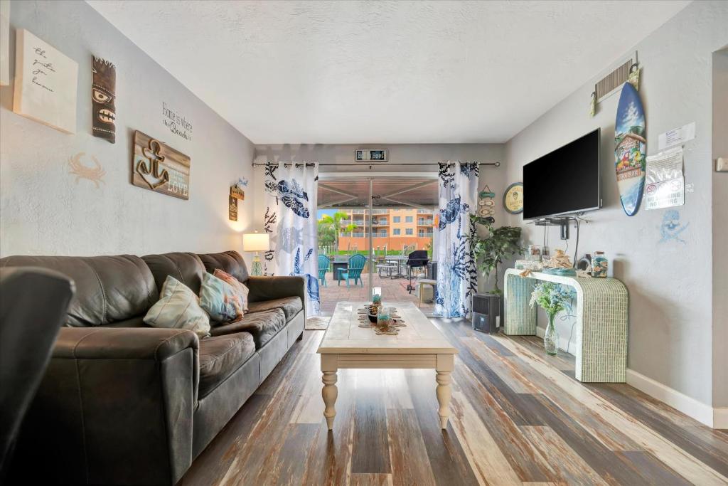 Seashell Suite 2B Pet Friendly Waterfront Dock, St. Pete Beach (updated ...