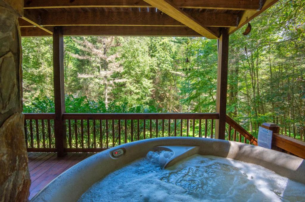 Prime Secluded Location- 5 Mins to State Park, Hot Tub, Dogs Welcome ...