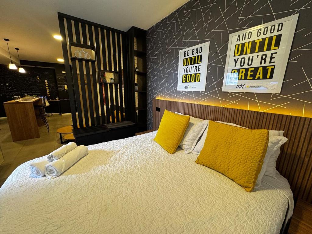 Luxury Apartment with Cowork Space, WiFi, and a Pool in a Business Area ...