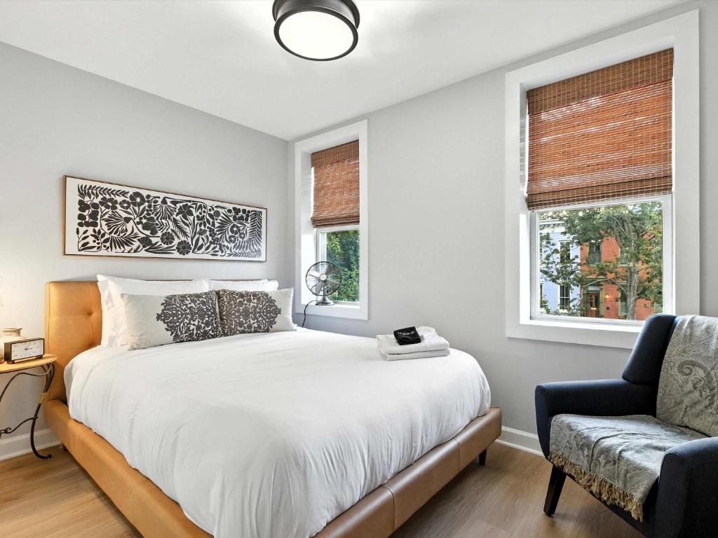 Capitol Hill Retreat Modern 2BR - Private Patio, Washington (updated ...