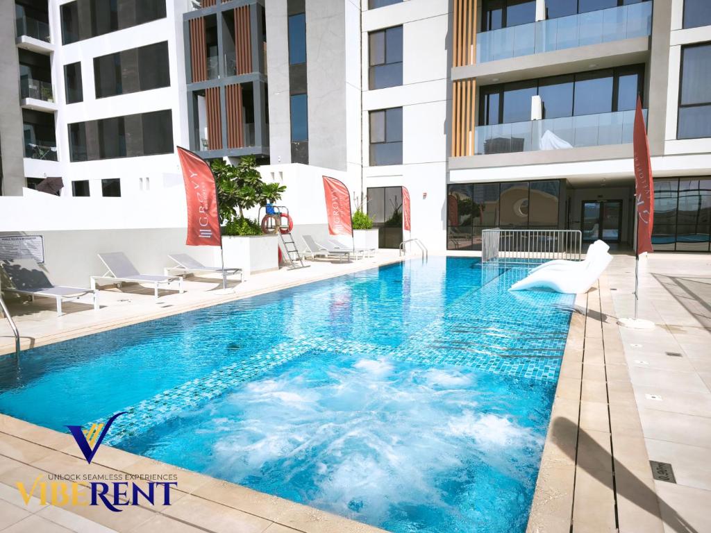 Modern 6 sleeper JVC Rooftop pool, tennis court 10 min to Marina, Dubái ...