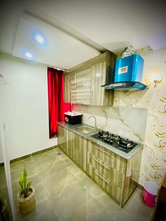 Eiffel Luxora Rose, Lahore (posodobljene cene za leto 2025)