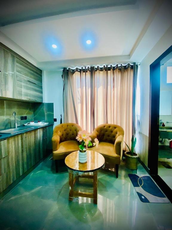 Eiffel Luxora Camellia studio, Lahore (prețuri actualizate 2026)