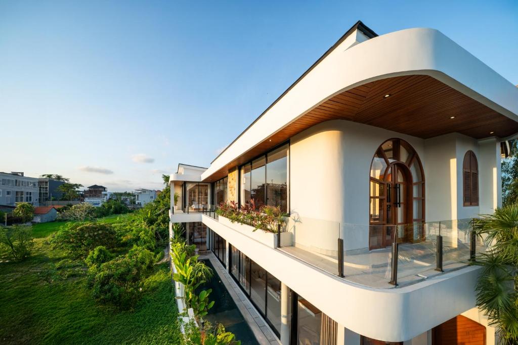 New Luxury villa walk to Atlas, Finns and Berawa beach, Canggu (tarifs ...