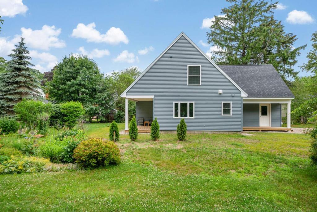 Modern Coastal Retreat on Cottage Road, South Portland (2025-ös ...