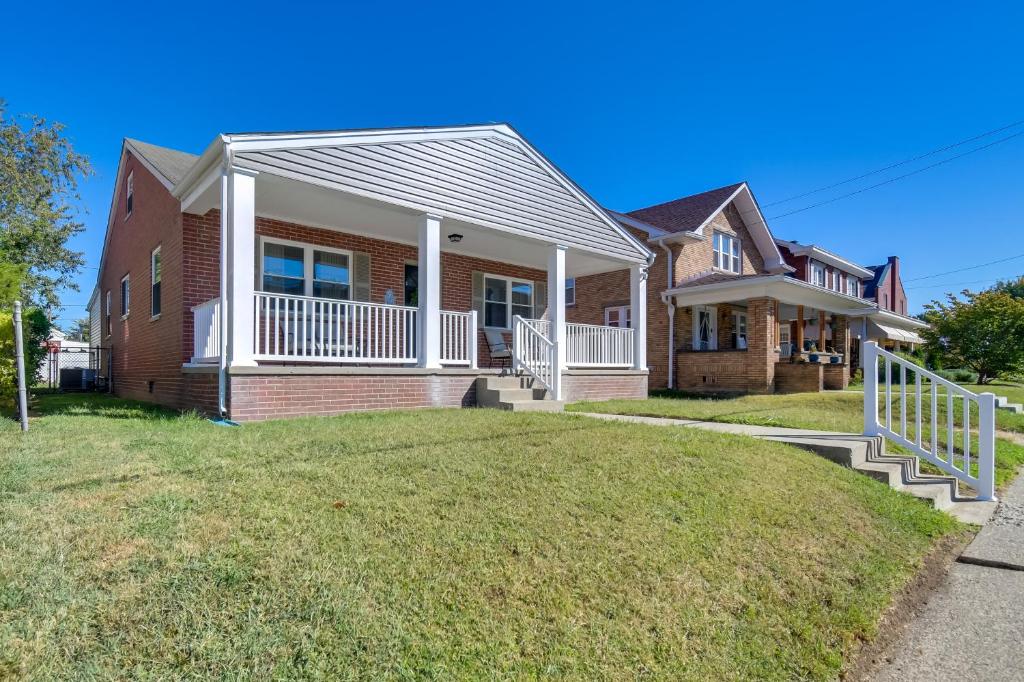 Walk to Ritter Park Renovated Home Near Marshall!, Huntington (tarifs ...