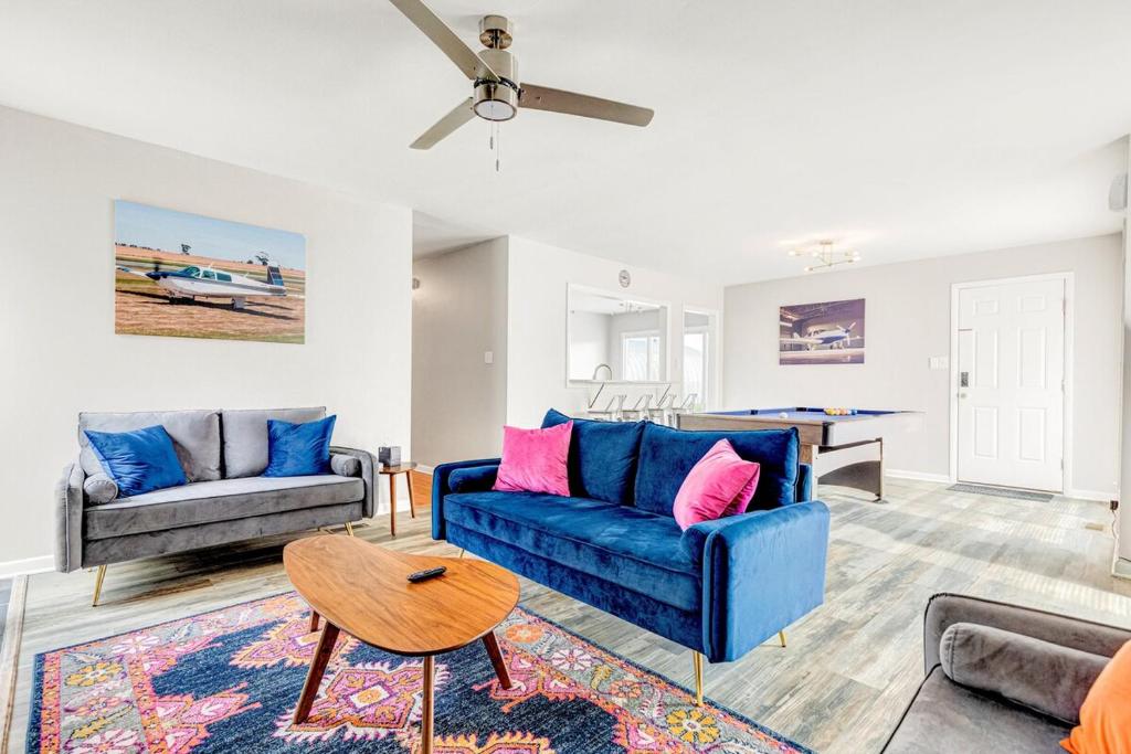 The Modern Mile High! Aviator's Lookout in Quinton!, Quinton (updated ...