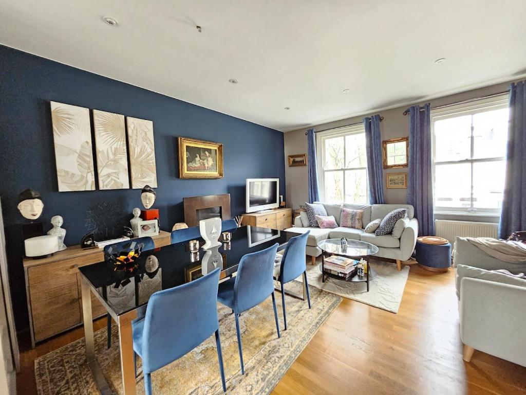 Beautiful Victorian in Fulham, 3BRs, 2Bth, Garden, Parking, London ...