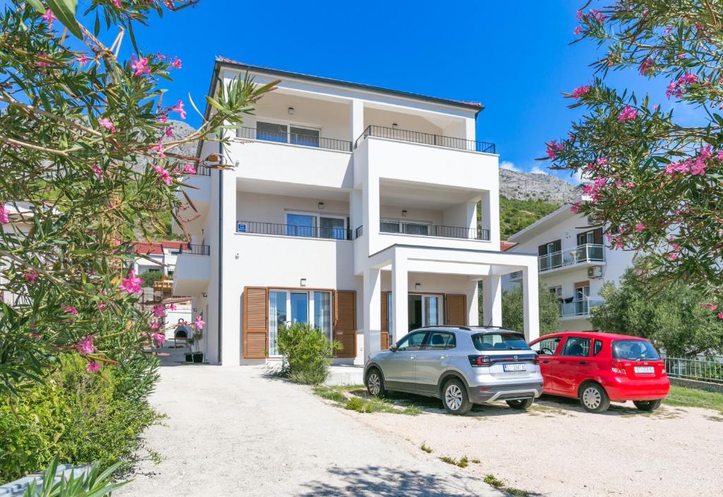 Family friendly seaside apartments Duce, Omis - 24876, Duće (tarifs ...