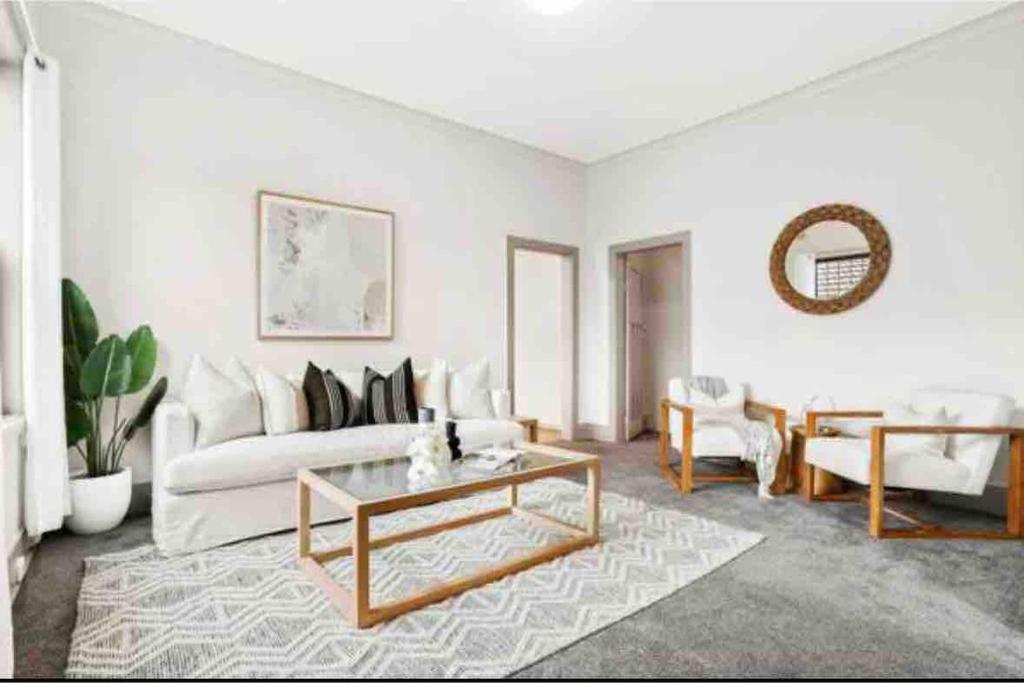 Large Family Bondi Home - close to beach & shops, Sydney (preços ...