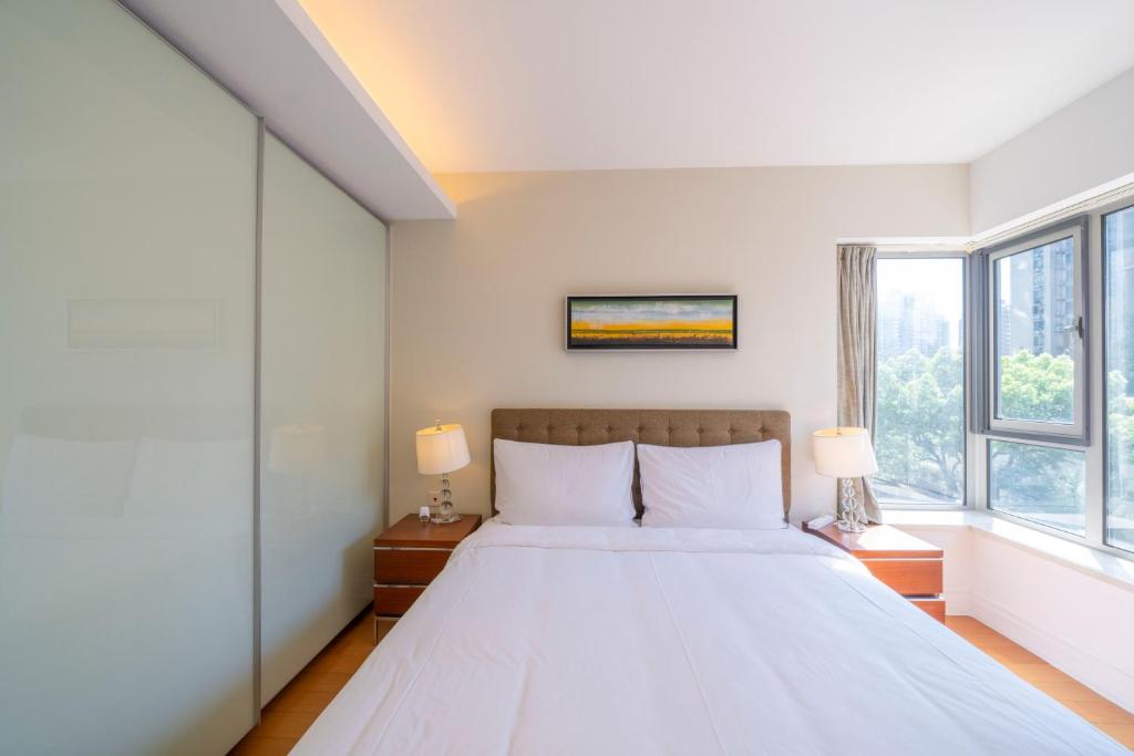Cozy 2 Bedroom 1 Living Apartment Yongxin Century Xujiahui, Shanghai ...