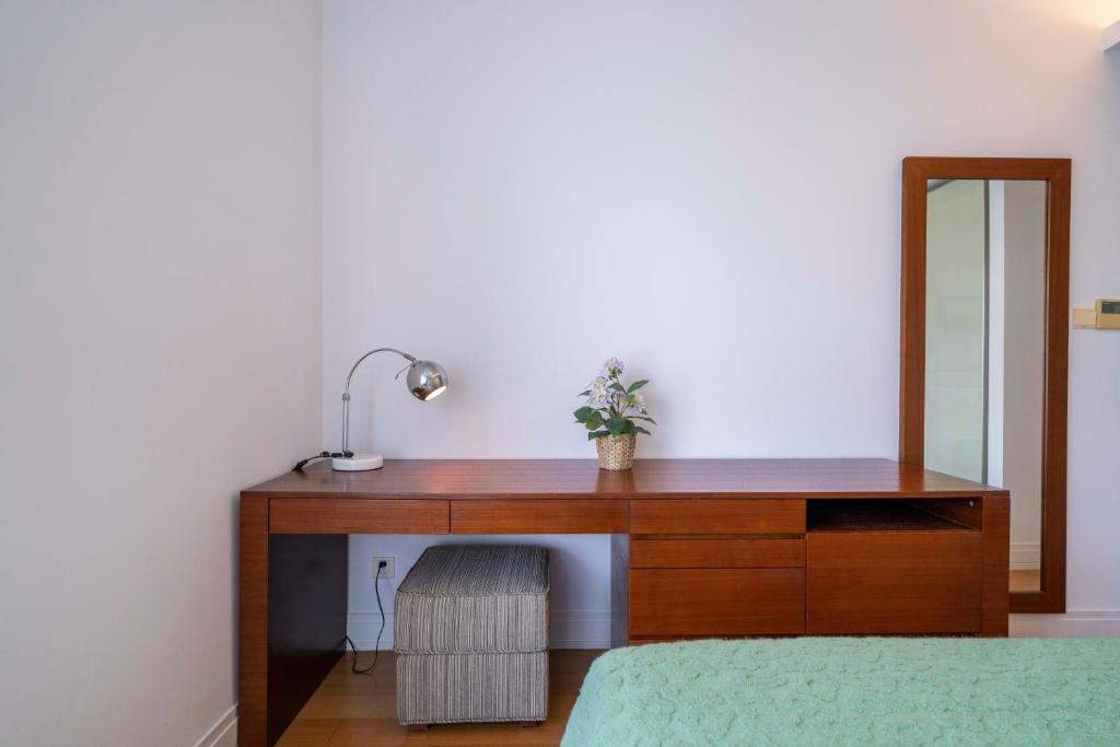 Spacious 2BR Apartment Xujiahui Center Close to Metro, Shanghai ...