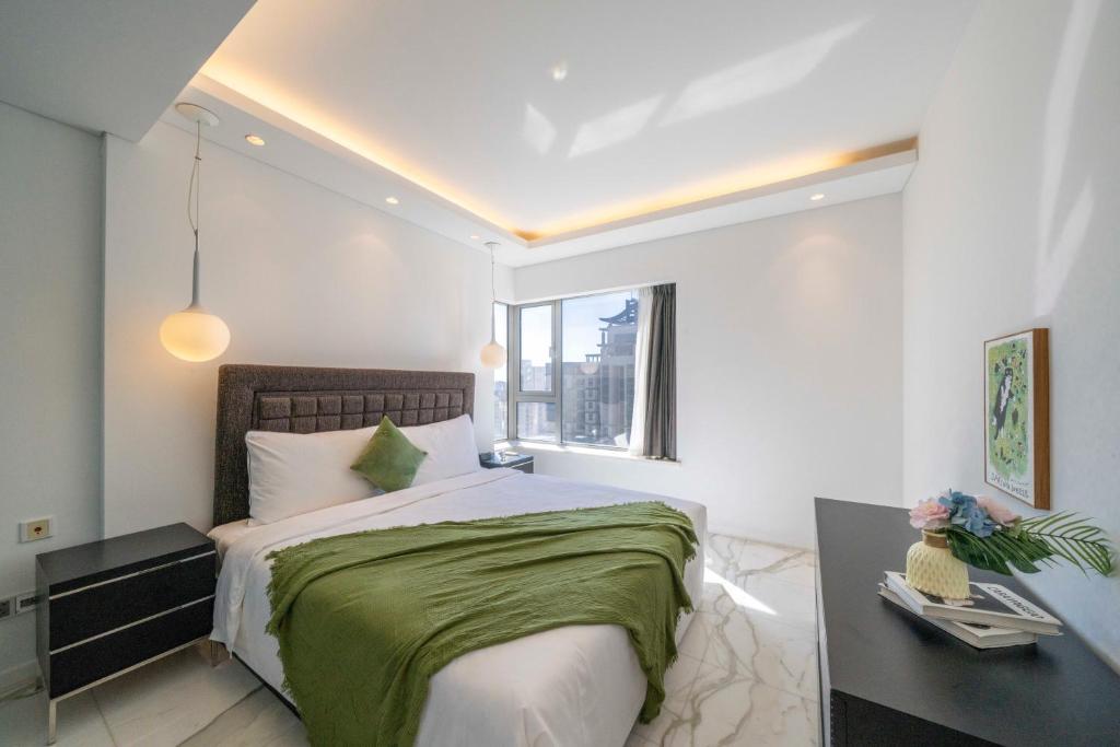 Comfortable 2BR Apartment Steps from Xujiahui Metro, Shanghai (updated ...