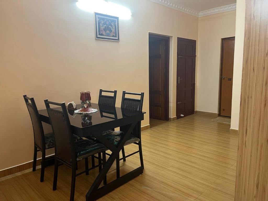 Esther cottage Adimali, Anniyartholu (updated prices 2025)