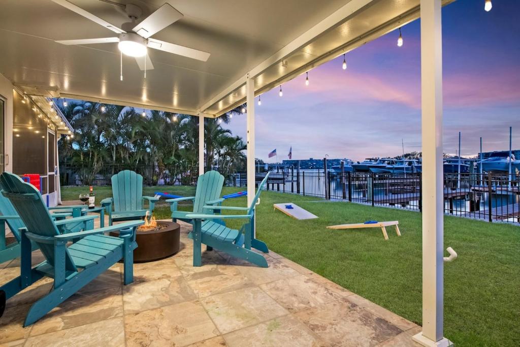 NEW Waterfront Getaway-Game Room,Dock&Sunset Views, Sankt Petersburg ...