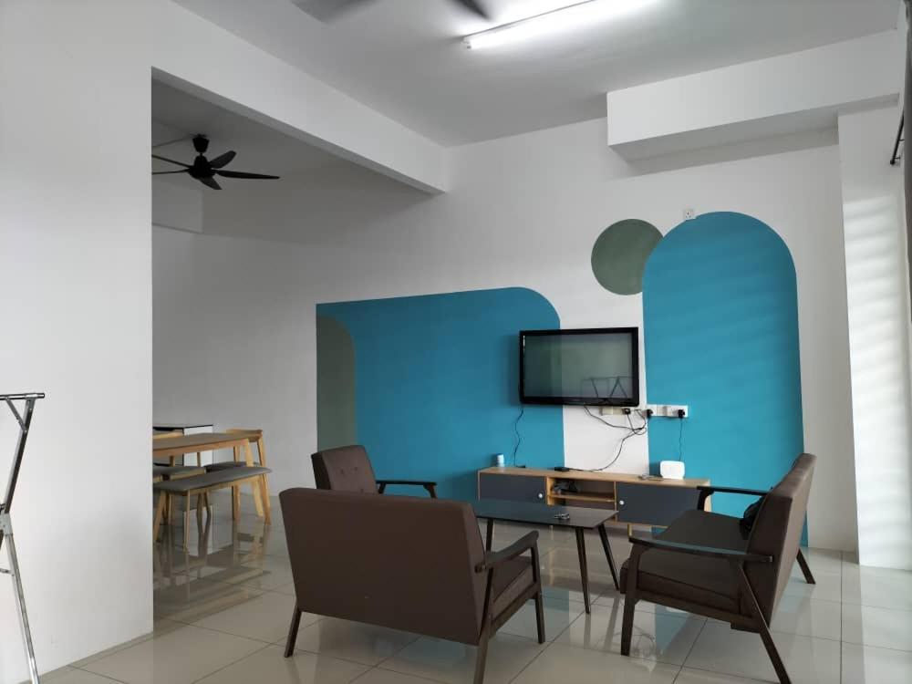 Cozy 4 bedrooms Double Storey Homestay, in front Kulim Central Mall ...