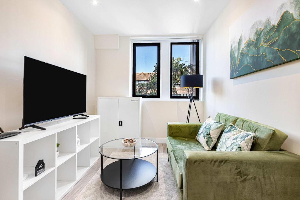 New London Cheam Village 1 Bed - Perfect for Long Stays - With Parking ...