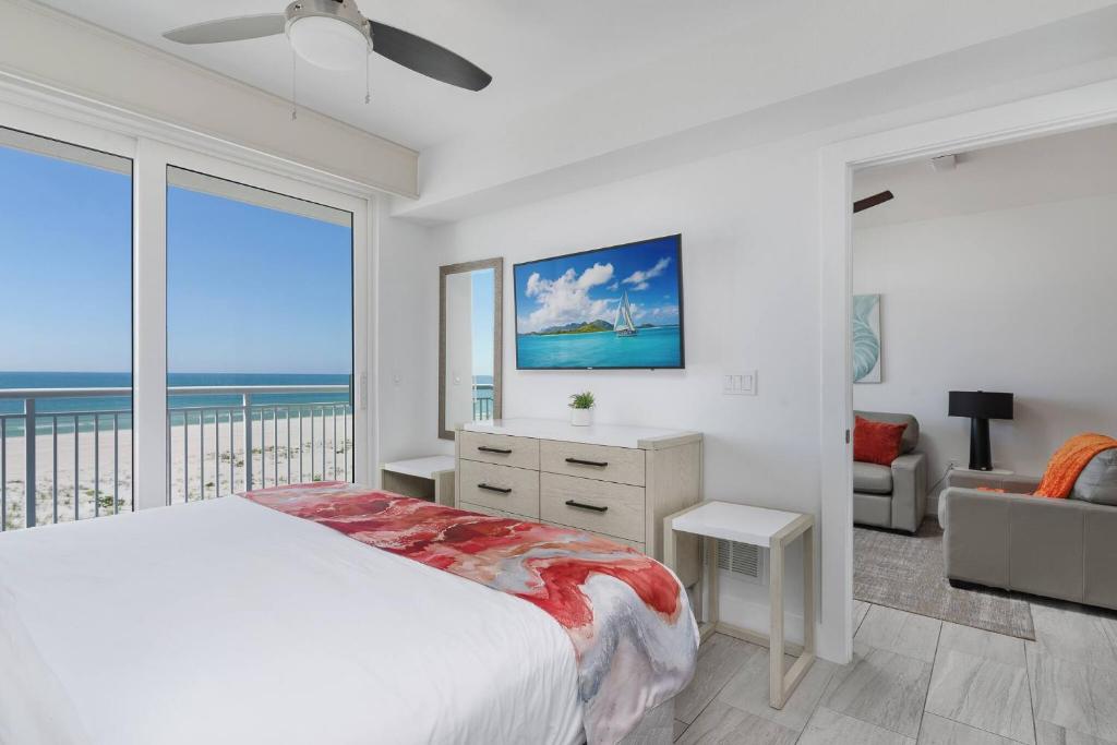 Luxuriate at the Beachfront with huge private deck, St. Pete Beach ...