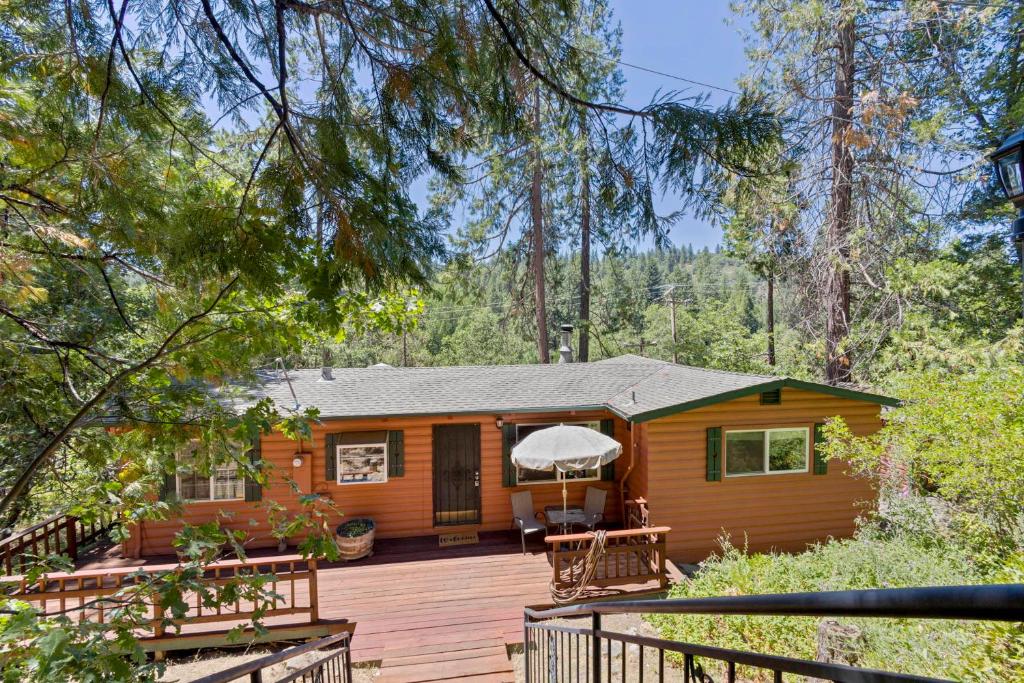 Red Cabin in Twain Harte - King bed, Twain Harte (updated prices 2025)