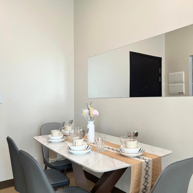 Sage 1BR Staycation Gentry Manor Near Okada & NAIA Airport, Manila ...