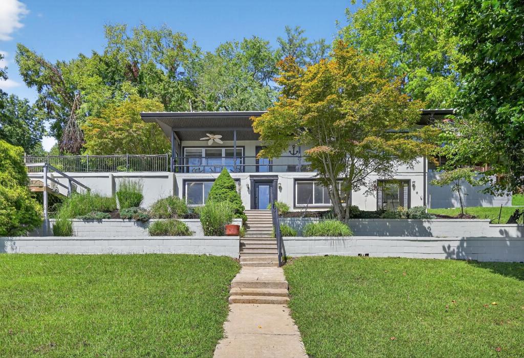 Lakefront Getaway with Private Dock & Scenic Views home, Kingsport ...