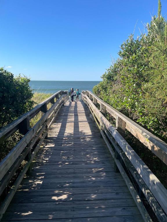 Casa del Mar - Bold, Bright & Steps to the Sand!, East Ocean View की ...