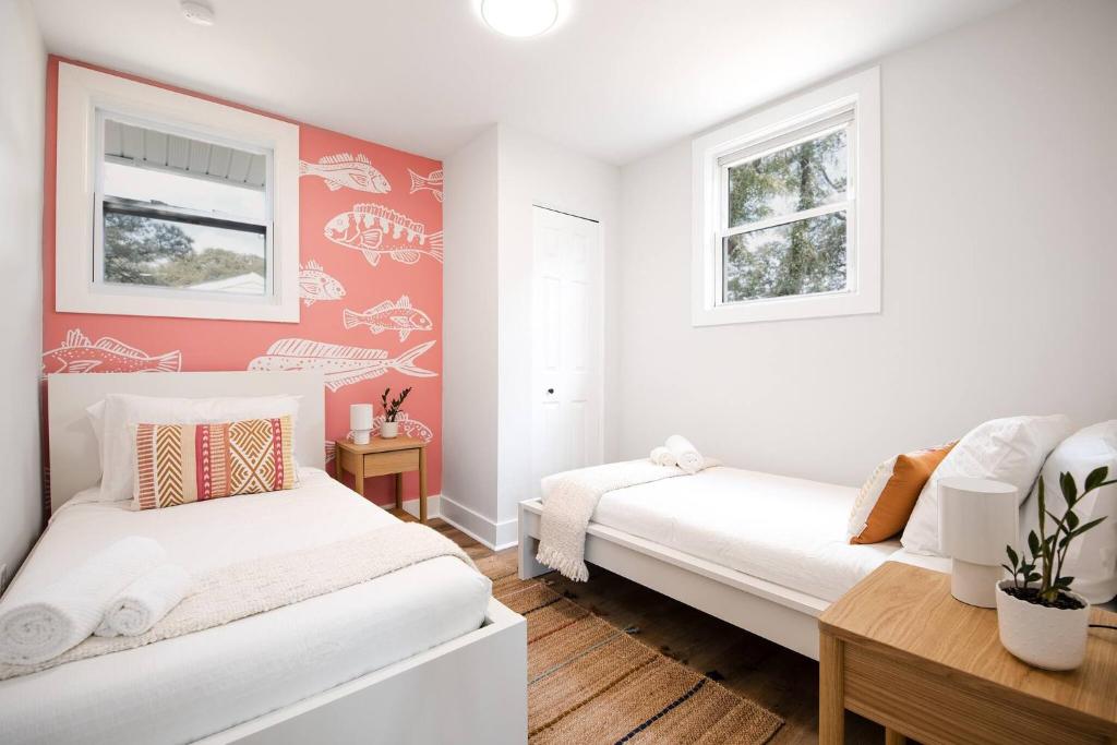 Casa del Mar - Bold, Bright & Steps to the Sand!, East Ocean View की ...