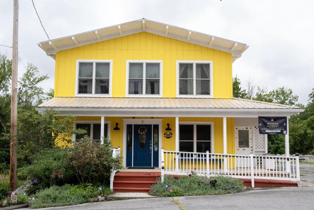 1878 RiverRun B&B - Waterfront, Self-Serve Breakfast, WiFi, Trail and ...