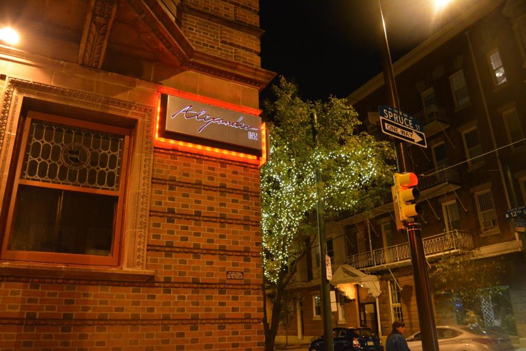 Alexander Inn, Philadelphia (updated prices 2025)