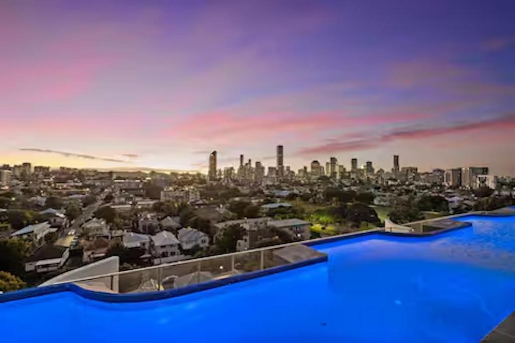 Gabba Oasis - Luxury 3BR Apt & Pool, Brisbane (updated prices 2026)