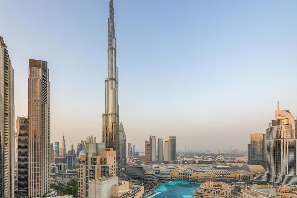FIRST CLASS 2BR Burj Khalifa & Fountain View, Dúbaí (uppfærð verð 2026)