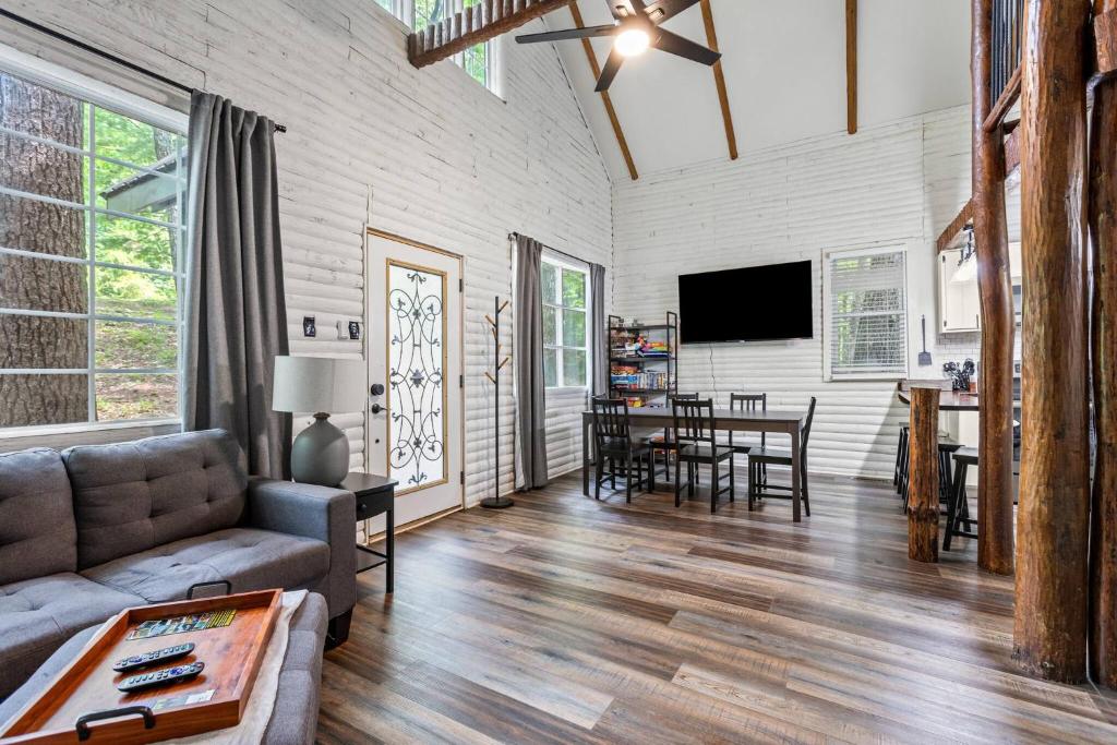 Remote Cabin, Close to Natural Bridge, 2Bedroom, Rogers (updated prices ...