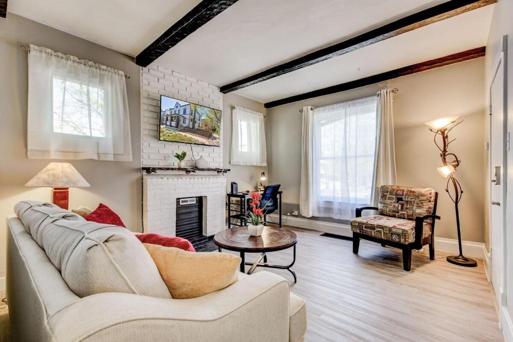 94 Walk Score - Capitol Hill Denver - New King Bed, Denver (harga ...