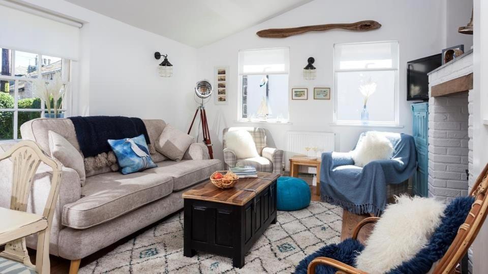 Toms Harbour Light cosy cottage, Mousehole (updated prices 2026)