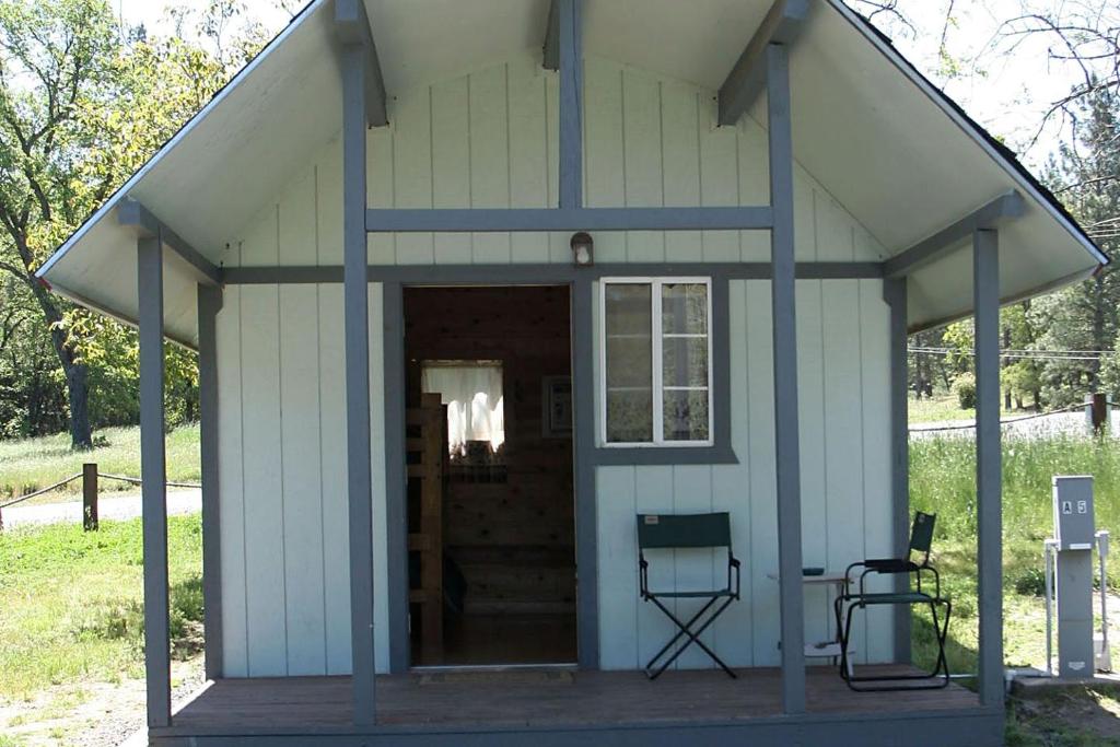 Affordable Vacation Cabin Rentals with Shared Pool near Yosemite ...