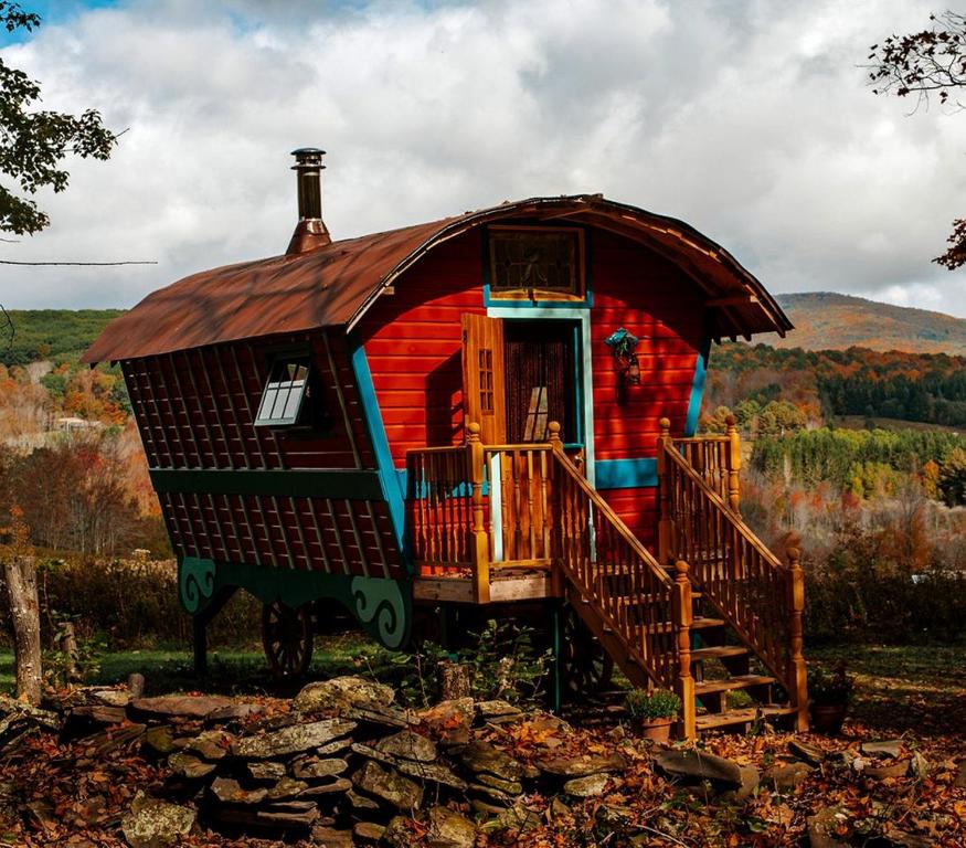 Off-Grid Rustic Glamping Experience Ideal to Reconnect in NY, Roxbury ...