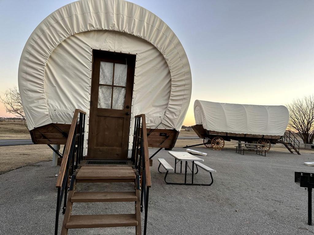 Unforgettable Glamping Getaways in this Covered Wagon in Moore ...