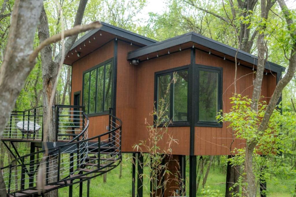 Spectacular Luxurious Tree House with Jacuzzi and Fire Pit in Texas ...