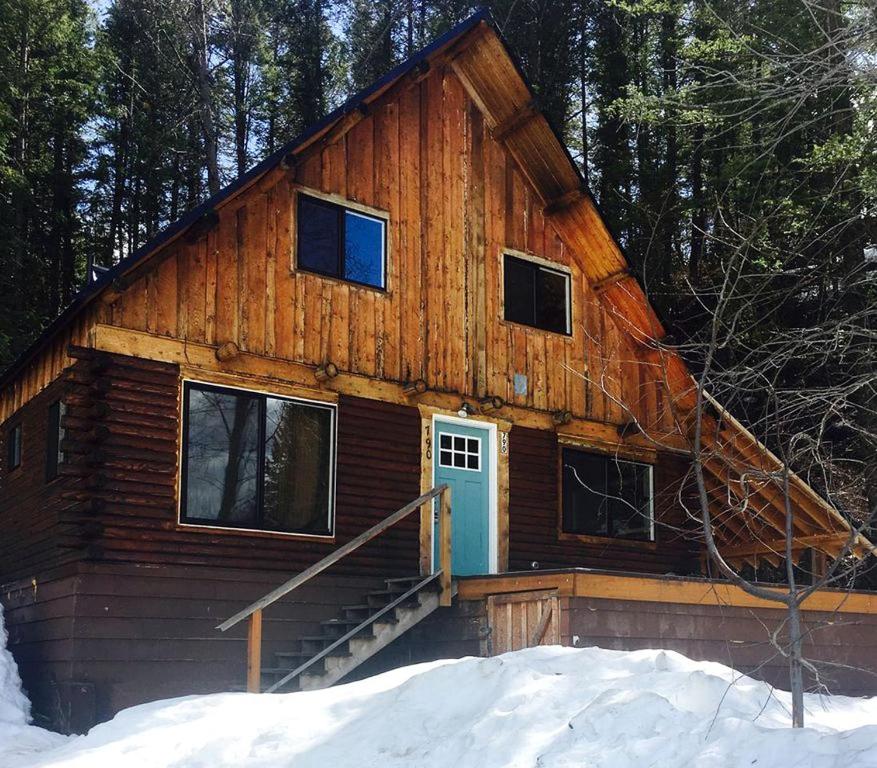 Traditional Log Cabin Rental near Grand Tetons in Alpine, Wyoming ...