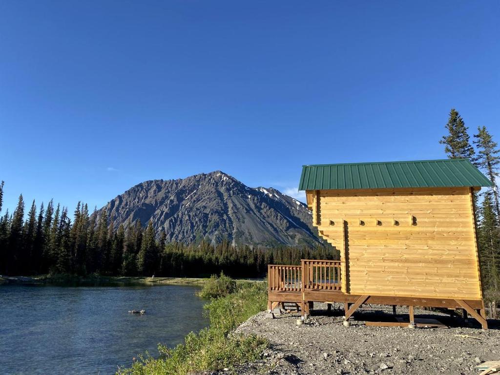 Remote and Serene Lakefront Cabin in Cantwell, Alaska, with Gorgeous ...