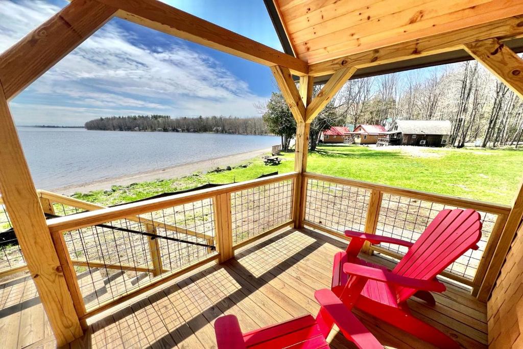 Pet-Friendly Waterfront Cabin with Beach Access, Firepit, and Kayaks in ...
