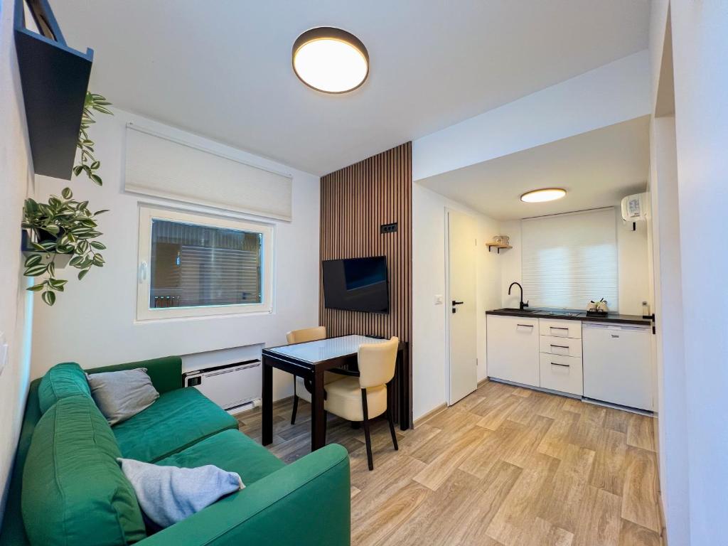 Hiška pod hrastom, G110 Podčetrtek, Aqualuna, Olimia, 포드체트르테크 (2025년 최신 요금)