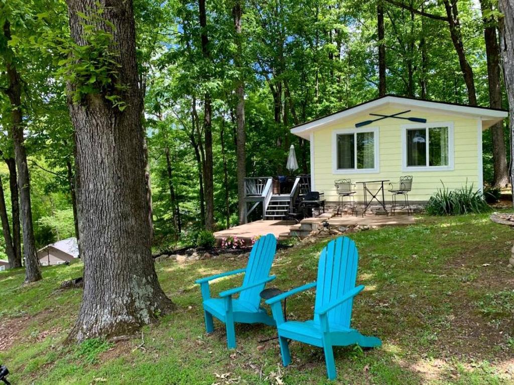 Charming Cottage with Fire Pit and Barbecue in Cadiz, Kentucky, Cadiz ...