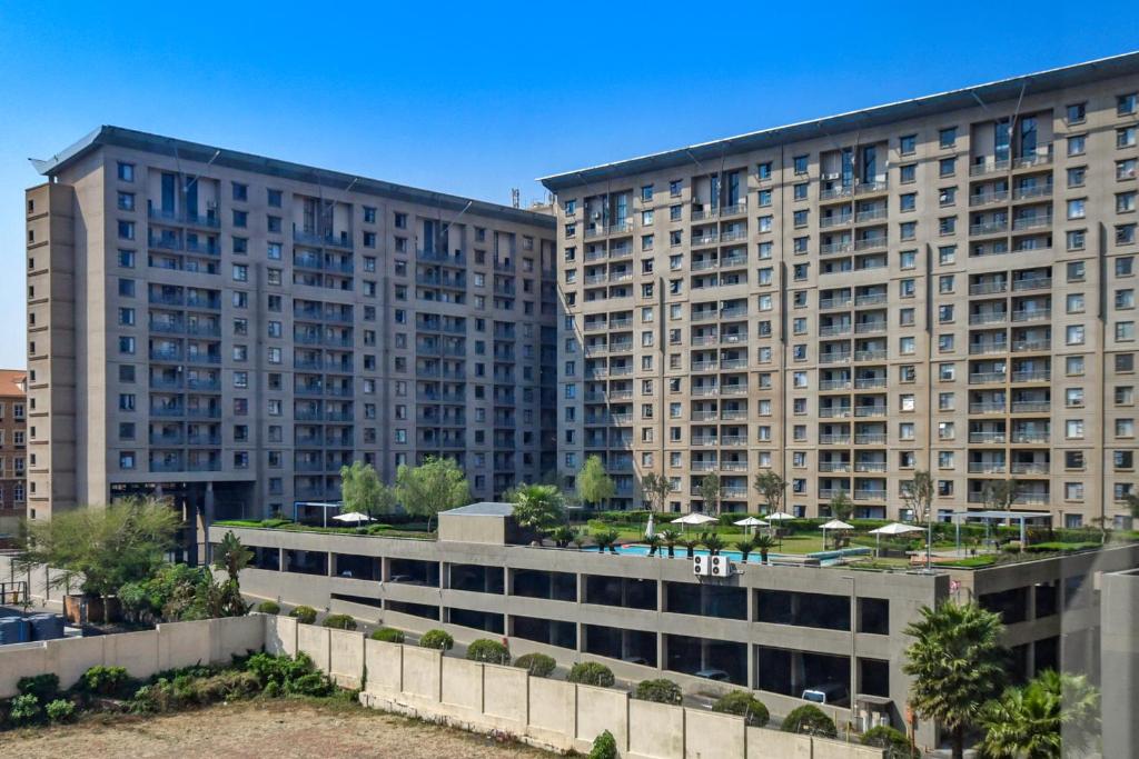 Westpoint Sandton Prime with hotel pool, Johannesburg (updated prices 2026)