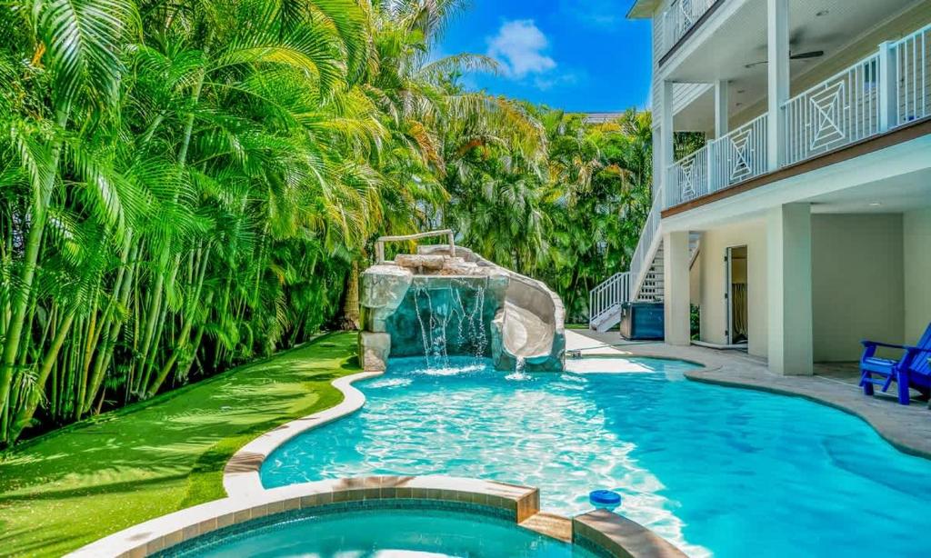 Tropical Hideaway - Luxury home near dining & beach, Bradenton Beach ...