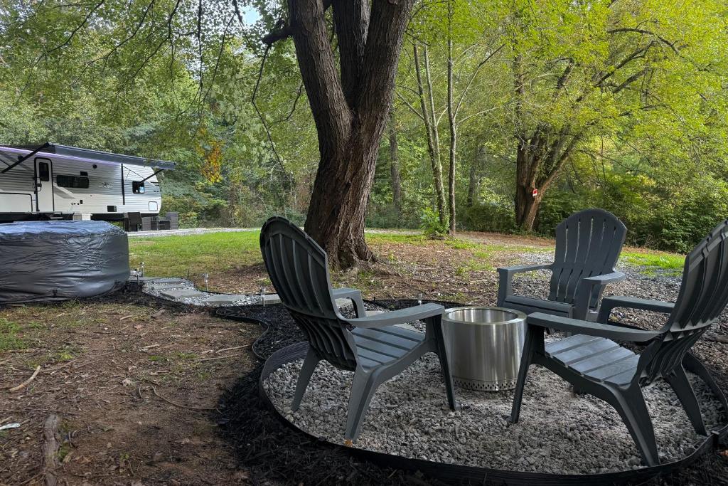 Luxury RV - Hot Tub - Fire Pit - Outdoor Serenity, Блу-Ридж (оновлені ...